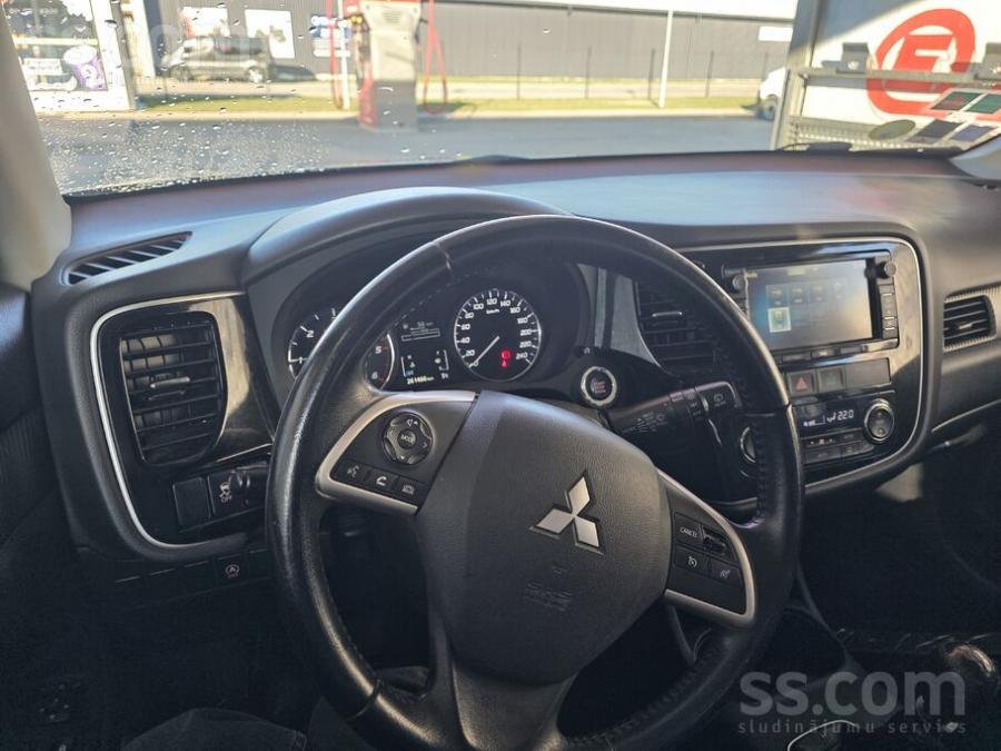Black Mitsubishi Outlander 2015 in Ogre, with an engine capacity of 2.20 L and mileage of 261 thousand km for 8700 €, photo 14 on AUTOMOTO.COM.LV