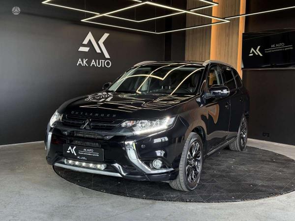 Black Mitsubishi Outlander 2015 in Kaunas, with an engine capacity of 2.00 L and mileage of 157 thousand km for 14499 €, photo 5 on AUTOMOTO.COM.LV