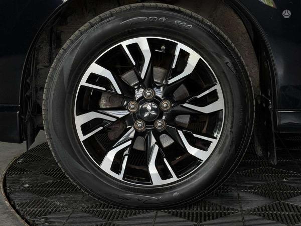 Black Mitsubishi Outlander 2015 in Kaunas, with an engine capacity of 2.00 L and mileage of 157 thousand km for 14499 €, photo 7 on AUTOMOTO.COM.LV