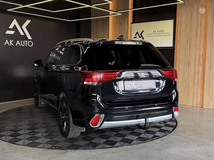 Melns Mitsubishi Outlander 2015 Kauņa, ar dzinēja tilpumu 2.00 L un nobraukumu 157 tūkst. km par 14499 €, foto 10 vietnē AUTOMOTO.COM.LV