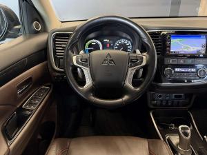 Melns Mitsubishi Outlander 2015 Kauņa, ar dzinēja tilpumu 2.00 L un nobraukumu 157 tūkst. km par 14499 €, foto 16 vietnē AUTOMOTO.COM.LV