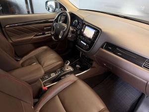 Melns Mitsubishi Outlander 2015 Kauņa, ar dzinēja tilpumu 2.00 L un nobraukumu 157 tūkst. km par 14499 €, foto 18 vietnē AUTOMOTO.COM.LV