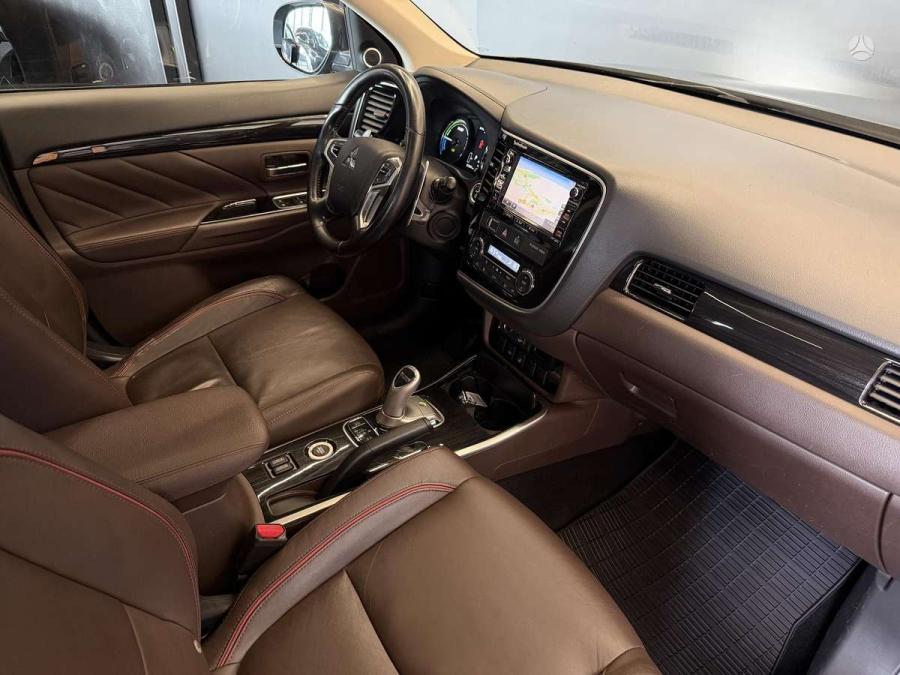 Melns Mitsubishi Outlander 2015 Kauņa, ar dzinēja tilpumu 2.00 L un nobraukumu 157 tūkst. km par 14499 €, foto 18 vietnē AUTOMOTO.COM.LV