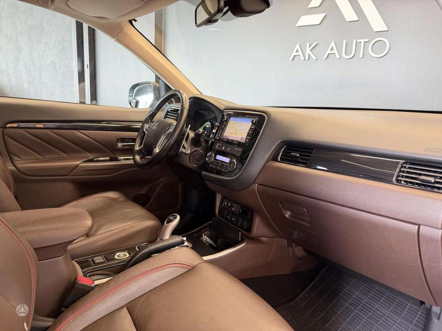 Melns Mitsubishi Outlander 2015 Kauņa, ar dzinēja tilpumu 2.00 L un nobraukumu 157 tūkst. km par 14499 €, foto 19 vietnē AUTOMOTO.COM.LV