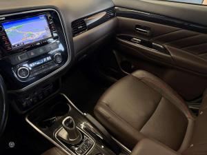 Melns Mitsubishi Outlander 2015 Kauņa, ar dzinēja tilpumu 2.00 L un nobraukumu 157 tūkst. km par 14499 €, foto 20 vietnē AUTOMOTO.COM.LV