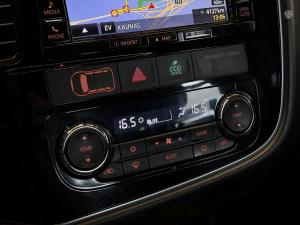 Melns Mitsubishi Outlander 2015 Kauņa, ar dzinēja tilpumu 2.00 L un nobraukumu 157 tūkst. km par 14499 €, foto 23 vietnē AUTOMOTO.COM.LV