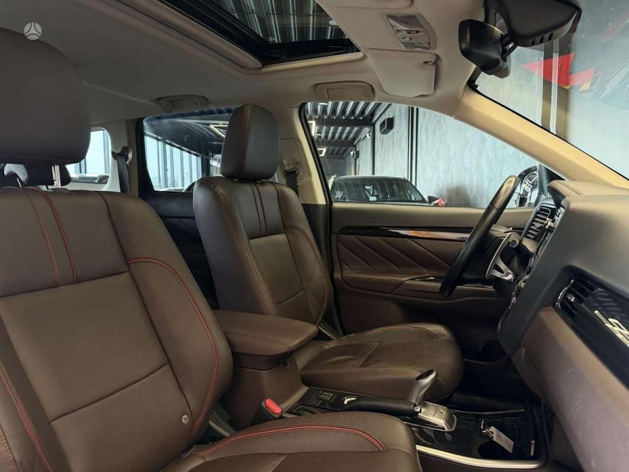 Melns Mitsubishi Outlander 2015 Kauņa, ar dzinēja tilpumu 2.00 L un nobraukumu 157 tūkst. km par 14499 €, foto 24 vietnē AUTOMOTO.COM.LV