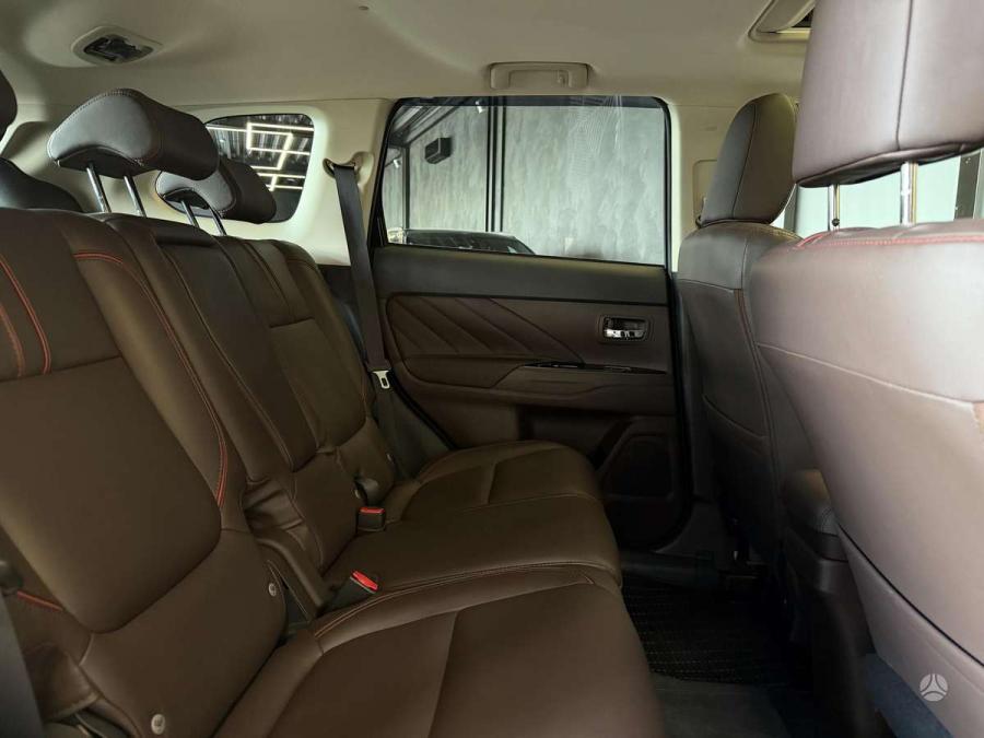 Melns Mitsubishi Outlander 2015 Kauņa, ar dzinēja tilpumu 2.00 L un nobraukumu 157 tūkst. km par 14499 €, foto 25 vietnē AUTOMOTO.COM.LV