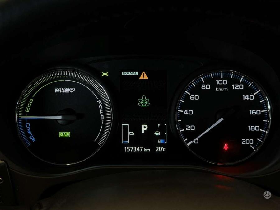 Melns Mitsubishi Outlander 2015 Kauņa, ar dzinēja tilpumu 2.00 L un nobraukumu 157 tūkst. km par 14499 €, foto 31 vietnē AUTOMOTO.COM.LV