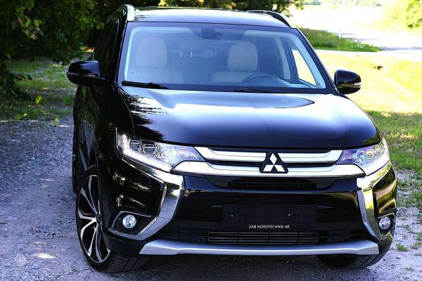 Black Mitsubishi Outlander 2015 in Kretinga, with an engine capacity of 2.20 L and mileage of 205 thousand km for 9799 €, photo 2 on AUTOMOTO.COM.LV