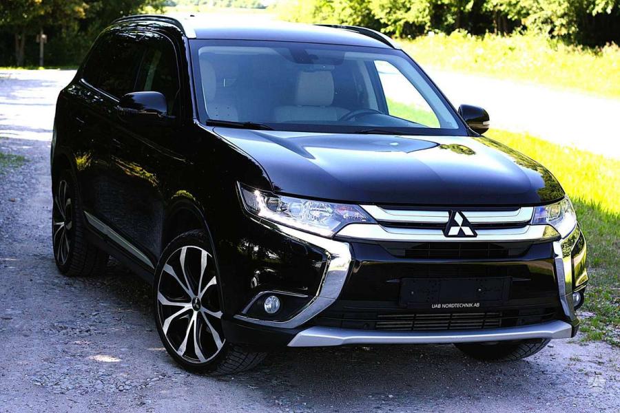 Black Mitsubishi Outlander 2015 in Kretinga, with an engine capacity of 2.20 L and mileage of 205 thousand km for 9799 €, photo 4 on AUTOMOTO.COM.LV