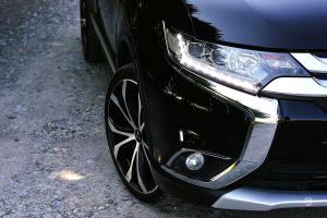 Black Mitsubishi Outlander 2015 in Kretinga, with an engine capacity of 2.20 L and mileage of 205 thousand km for 9799 €, photo 6 on AUTOMOTO.COM.LV