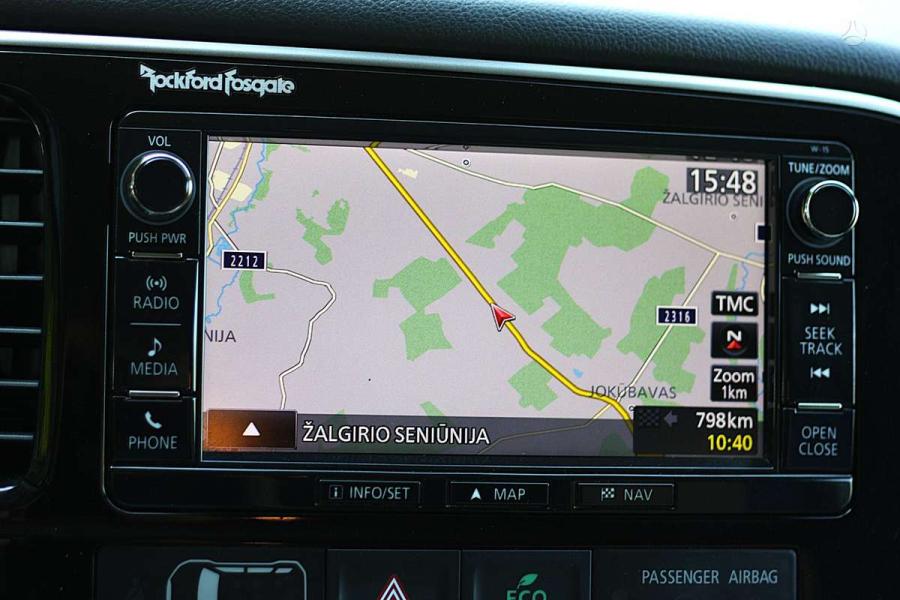 Black Mitsubishi Outlander 2015 in Kretinga, with an engine capacity of 2.20 L and mileage of 205 thousand km for 9799 €, photo 17 on AUTOMOTO.COM.LV