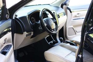 Black Mitsubishi Outlander 2015 in Kretinga, with an engine capacity of 2.20 L and mileage of 205 thousand km for 9799 €, photo 25 on AUTOMOTO.COM.LV