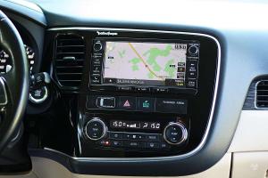 Black Mitsubishi Outlander 2015 in Kretinga, with an engine capacity of 2.20 L and mileage of 205 thousand km for 9799 €, photo 34 on AUTOMOTO.COM.LV