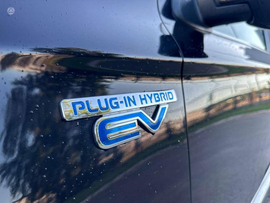 Melns Mitsubishi Outlander 2015 Rokiškis, ar dzinēja tilpumu 2.00 L un nobraukumu 280 tūkst. km par 7650 €, foto 3 vietnē AUTOMOTO.COM.LV