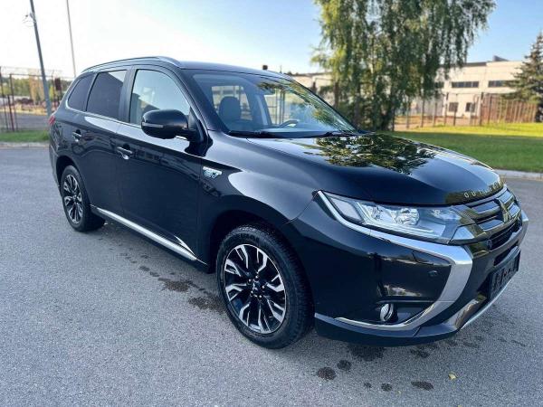 Melns Mitsubishi Outlander 2015 Rokiškis, ar dzinēja tilpumu 2.00 L un nobraukumu 280 tūkst. km par 7650 €, foto 3 vietnē AUTOMOTO.COM.LV