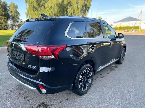 Melns Mitsubishi Outlander 2015 Rokiškis, ar dzinēja tilpumu 2.00 L un nobraukumu 280 tūkst. km par 7650 €, foto 5 vietnē AUTOMOTO.COM.LV