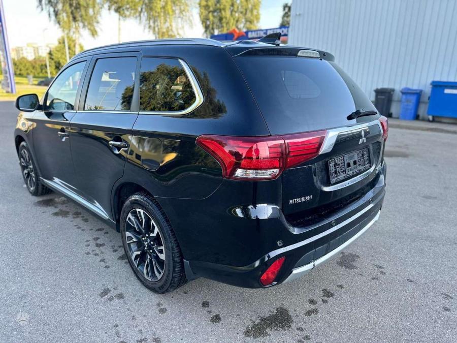 Melns Mitsubishi Outlander 2015 Rokiškis, ar dzinēja tilpumu 2.00 L un nobraukumu 280 tūkst. km par 7650 €, foto 7 vietnē AUTOMOTO.COM.LV