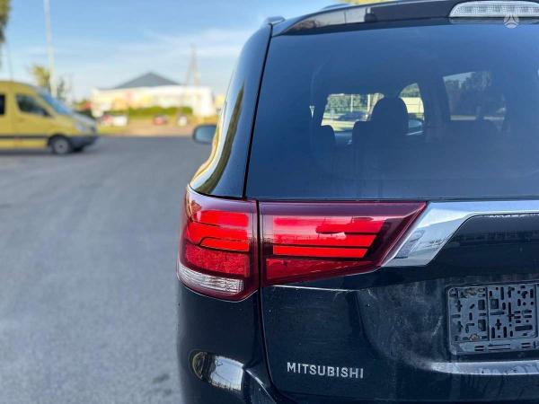 Melns Mitsubishi Outlander 2015 Rokiškis, ar dzinēja tilpumu 2.00 L un nobraukumu 280 tūkst. km par 7650 €, foto 9 vietnē AUTOMOTO.COM.LV