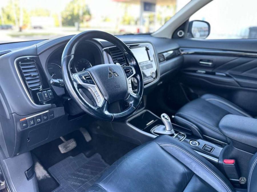Melns Mitsubishi Outlander 2015 Rokiškis, ar dzinēja tilpumu 2.00 L un nobraukumu 280 tūkst. km par 7650 €, foto 14 vietnē AUTOMOTO.COM.LV