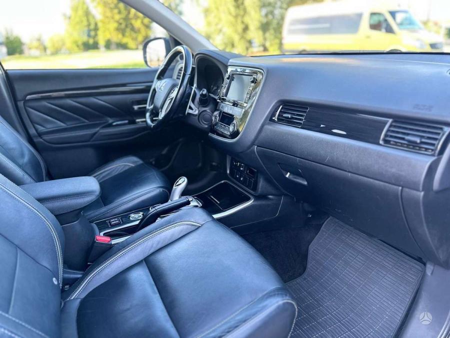 Melns Mitsubishi Outlander 2015 Rokiškis, ar dzinēja tilpumu 2.00 L un nobraukumu 280 tūkst. km par 7650 €, foto 18 vietnē AUTOMOTO.COM.LV