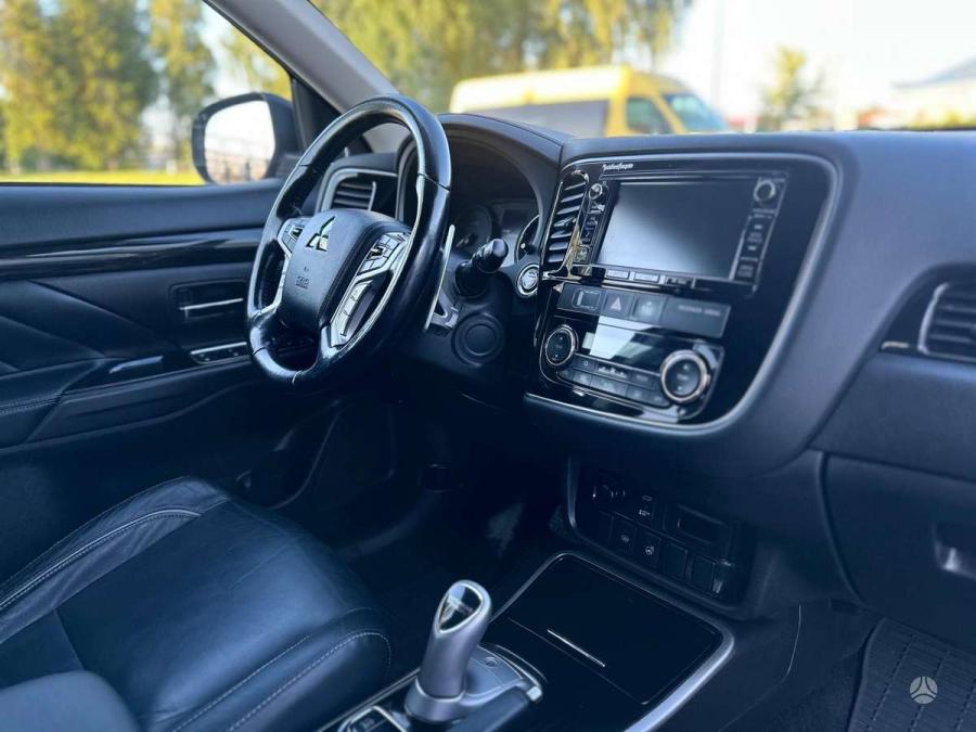 Melns Mitsubishi Outlander 2015 Rokiškis, ar dzinēja tilpumu 2.00 L un nobraukumu 280 tūkst. km par 7650 €, foto 19 vietnē AUTOMOTO.COM.LV
