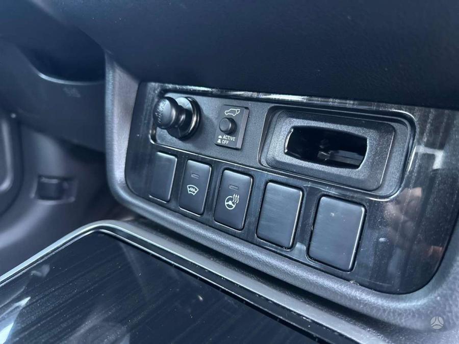 Melns Mitsubishi Outlander 2015 Rokiškis, ar dzinēja tilpumu 2.00 L un nobraukumu 280 tūkst. km par 7650 €, foto 20 vietnē AUTOMOTO.COM.LV