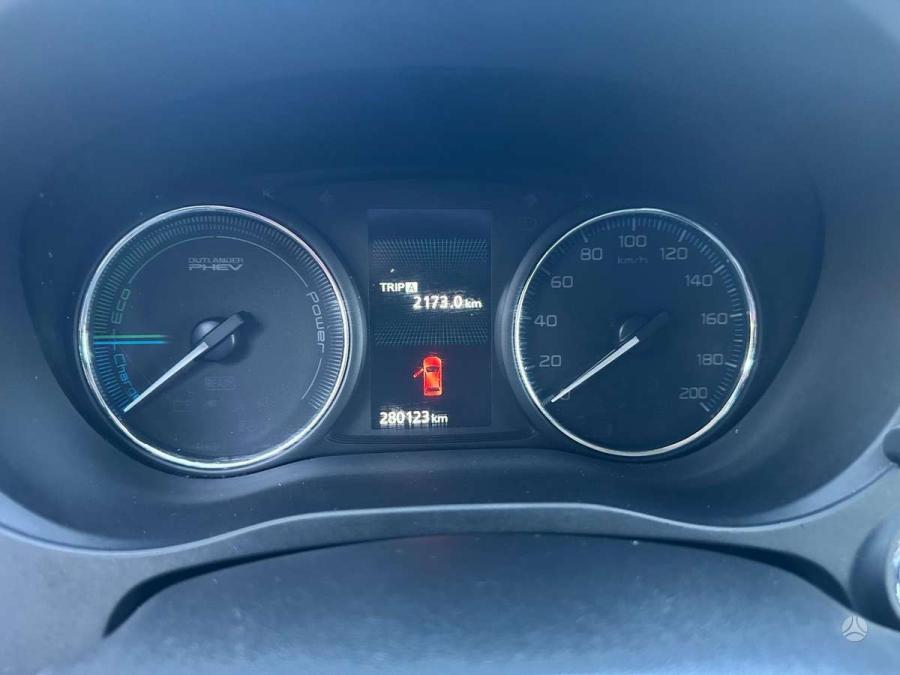 Melns Mitsubishi Outlander 2015 Rokiškis, ar dzinēja tilpumu 2.00 L un nobraukumu 280 tūkst. km par 7650 €, foto 29 vietnē AUTOMOTO.COM.LV