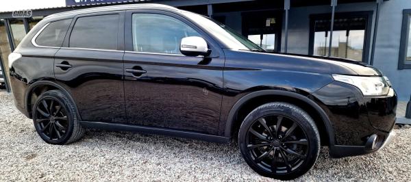 Black Mitsubishi Outlander 2015 in Kretinga, with an engine capacity of 2.30 L and mileage of 245 thousand km for 8450 €, photo 5 on AUTOMOTO.COM.LV