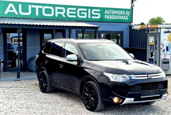 Black Mitsubishi Outlander 2015 in Kretinga, with an engine capacity of 2.30 L and mileage of 245 thousand km for 8450 €, photo 3 on AUTOMOTO.COM.LV