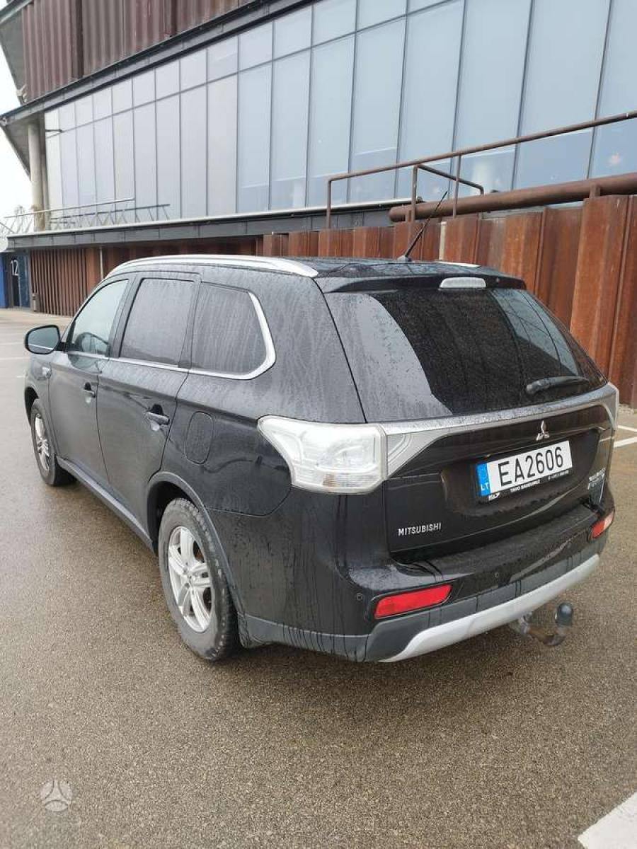 Melns Mitsubishi Outlander 2015 Kauņa, ar dzinēja tilpumu 2.00 L un nobraukumu 284 tūkst. km par 3500 €, foto 5 vietnē AUTOMOTO.COM.LV