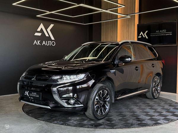 Black Mitsubishi Outlander 2015 in Kaunas, with an engine capacity of 2.00 L and mileage of 179 thousand km for 11990 €, photo 6 on AUTOMOTO.COM.LV