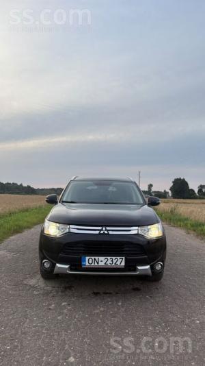 Melns Mitsubishi Outlander 2015 Cēsis, ar dzinēja tilpumu 2.20 L un nobraukumu 288 tūkst. km par 8500 €, foto  vietnē AUTOMOTO.COM.LV