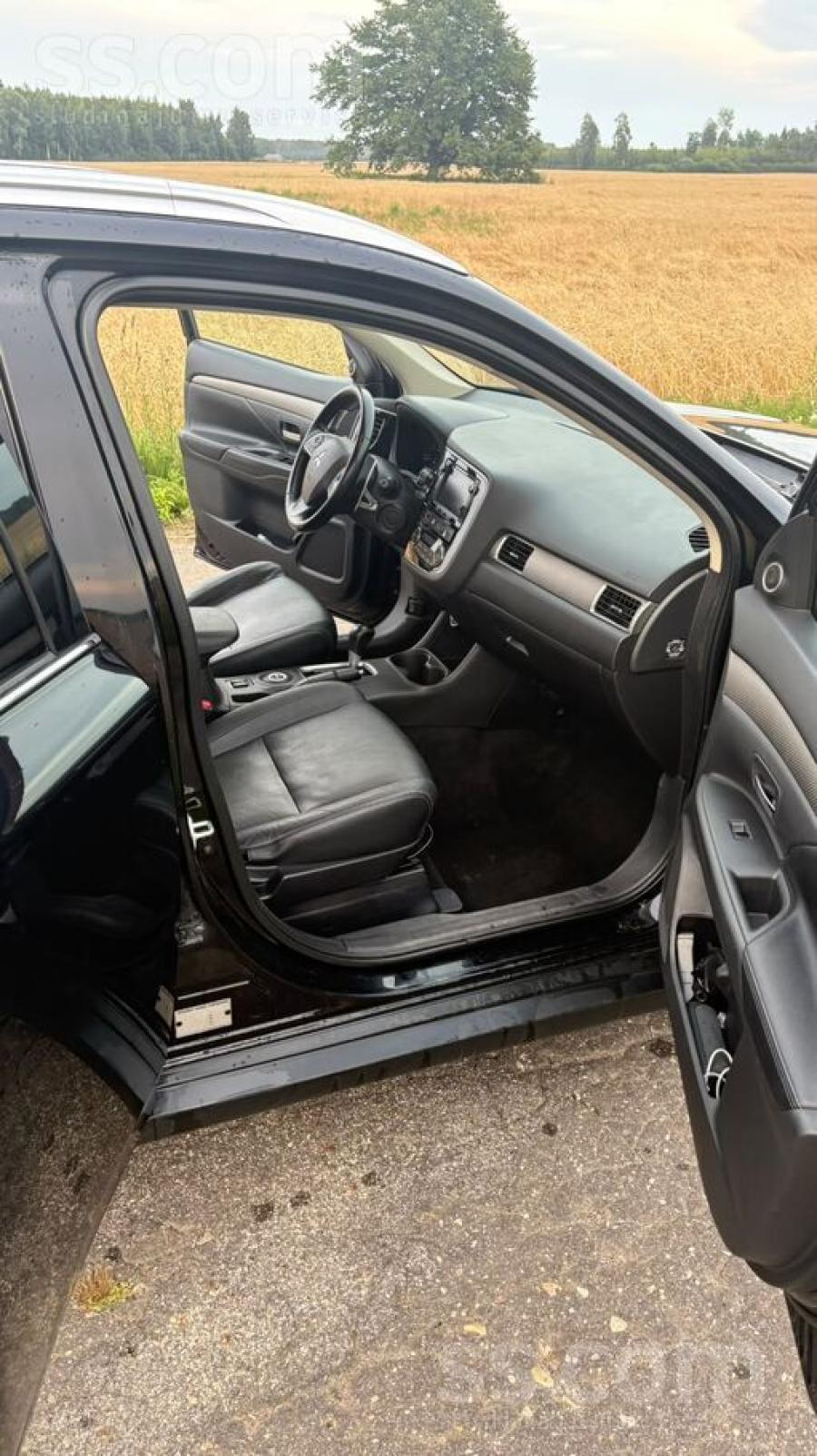 Melns Mitsubishi Outlander 2015 Cēsis, ar dzinēja tilpumu 2.20 L un nobraukumu 288 tūkst. km par 8500 €, foto 4 vietnē AUTOMOTO.COM.LV