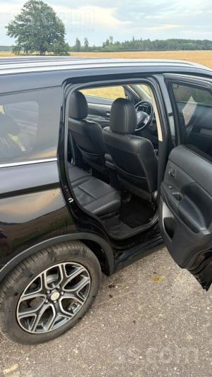 Melns Mitsubishi Outlander 2015 Cēsis, ar dzinēja tilpumu 2.20 L un nobraukumu 288 tūkst. km par 8500 €, foto 5 vietnē AUTOMOTO.COM.LV