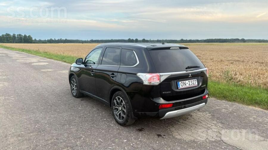 Melns Mitsubishi Outlander 2015 Cēsis, ar dzinēja tilpumu 2.20 L un nobraukumu 288 tūkst. km par 8500 €, foto 8 vietnē AUTOMOTO.COM.LV