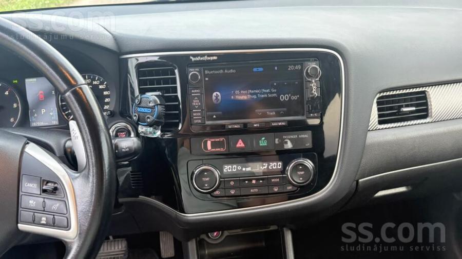 Melns Mitsubishi Outlander 2015 Cēsis, ar dzinēja tilpumu 2.20 L un nobraukumu 288 tūkst. km par 8500 €, foto 14 vietnē AUTOMOTO.COM.LV