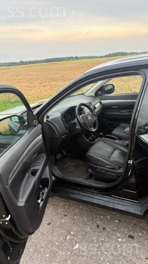Melns Mitsubishi Outlander 2015 Cēsis, ar dzinēja tilpumu 2.20 L un nobraukumu 288 tūkst. km par 8500 €, foto 15 vietnē AUTOMOTO.COM.LV