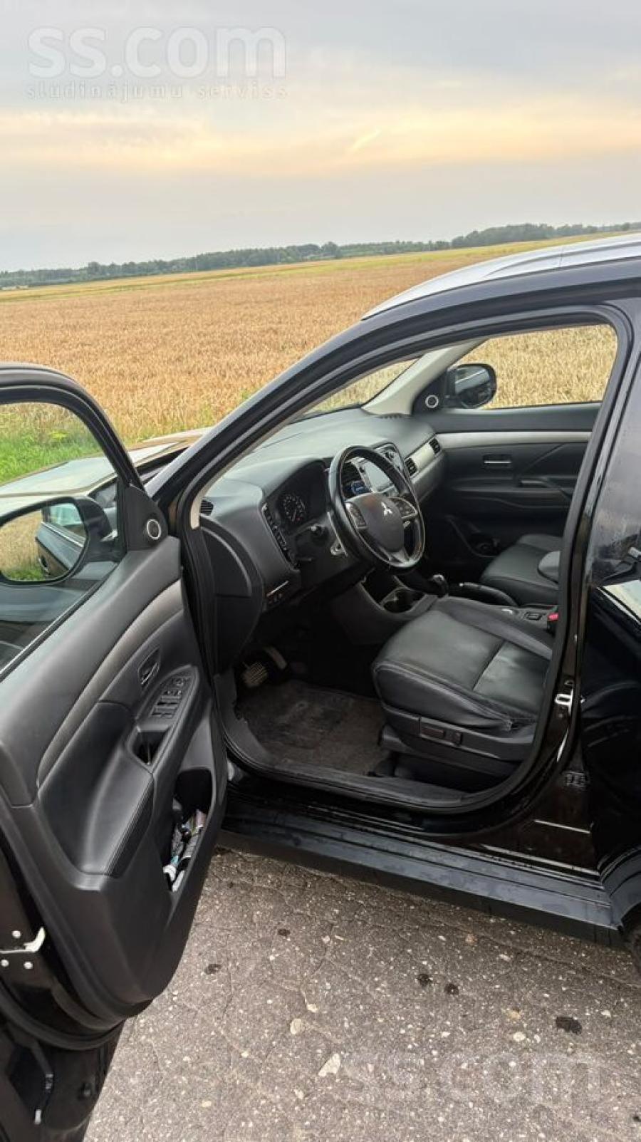 Melns Mitsubishi Outlander 2015 Cēsis, ar dzinēja tilpumu 2.20 L un nobraukumu 288 tūkst. km par 8500 €, foto 15 vietnē AUTOMOTO.COM.LV