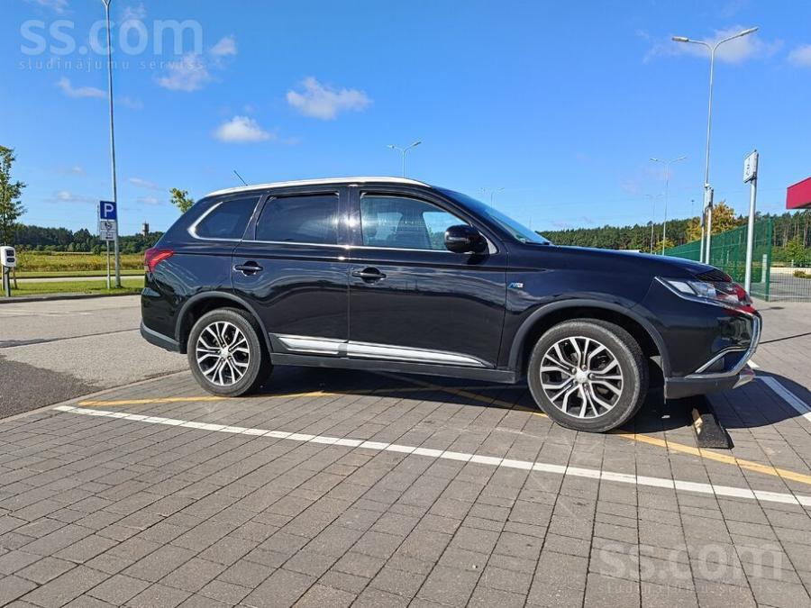 Melns Mitsubishi Outlander 2015 Rīga, ar dzinēja tilpumu 2.20 L un nobraukumu 210 tūkst. km par 5500 €, foto 4 vietnē AUTOMOTO.COM.LV