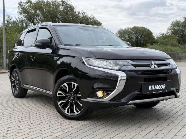 Mitsubishi Outlander 2015 in Marijampole on AUTOMOTO.COM.LV Black Mitsubishi Outlander 2015 in Marijampole, with an engine capacity of 2.00 L and mileage of 233 thousand km for 9800 ā¬, photo 3 on AUTOMOTO.COM.LV