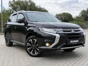 Black Mitsubishi Outlander 2015 in Marijampole, with an engine capacity of 2.00 L and mileage of 233 thousand km for 9800 €, photo 3 on AUTOMOTO.COM.LV