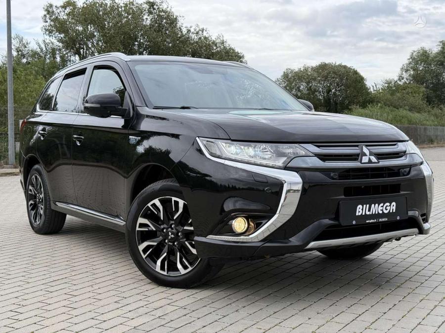 Black Mitsubishi Outlander 2015 in Marijampole, with an engine capacity of 2.00 L and mileage of 233 thousand km for 9800 €, photo 3 on AUTOMOTO.COM.LV