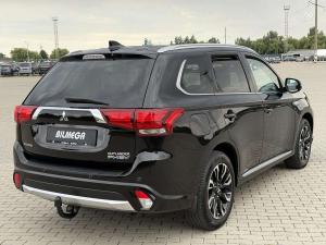 Black Mitsubishi Outlander 2015 in Marijampole, with an engine capacity of 2.00 L and mileage of 233 thousand km for 9800 €, photo 5 on AUTOMOTO.COM.LV