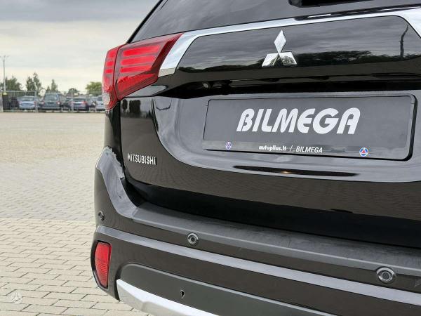 Mitsubishi Outlander 2015 in Marijampole on AUTOMOTO.COM.LV Black Mitsubishi Outlander 2015 in Marijampole, with an engine capacity of 2.00 L and mileage of 233 thousand km for 9800 ā¬, photo 6 on AUTOMOTO.COM.LV