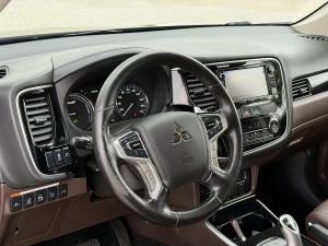 Black Mitsubishi Outlander 2015 in Marijampole, with an engine capacity of 2.00 L and mileage of 233 thousand km for 9800 €, photo 14 on AUTOMOTO.COM.LV