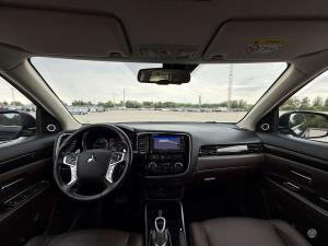 Black Mitsubishi Outlander 2015 in Marijampole, with an engine capacity of 2.00 L and mileage of 233 thousand km for 9800 €, photo 16 on AUTOMOTO.COM.LV
