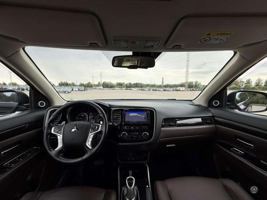 Black Mitsubishi Outlander 2015 in Marijampole, with an engine capacity of 2.00 L and mileage of 233 thousand km for 9800 €, photo 16 on AUTOMOTO.COM.LV