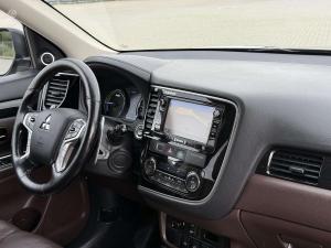 Black Mitsubishi Outlander 2015 in Marijampole, with an engine capacity of 2.00 L and mileage of 233 thousand km for 9800 €, photo 24 on AUTOMOTO.COM.LV